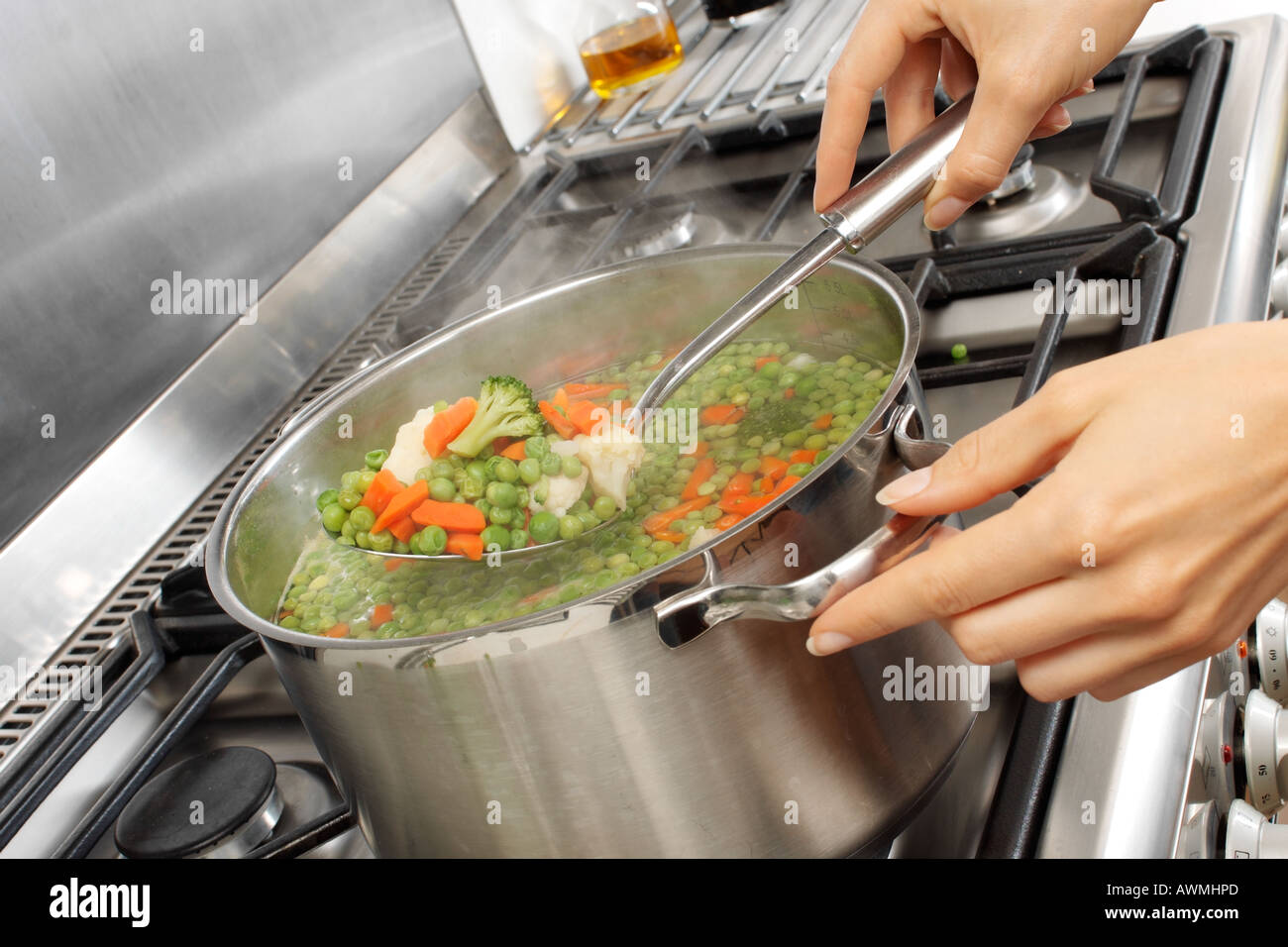 Boiling mixed vegetables hi-res stock photography and images - Alamy