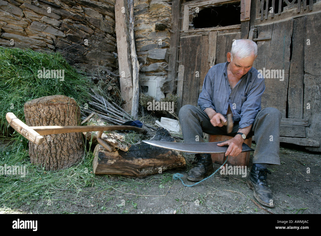 Farming scythe hi-res stock photography and images - Alamy