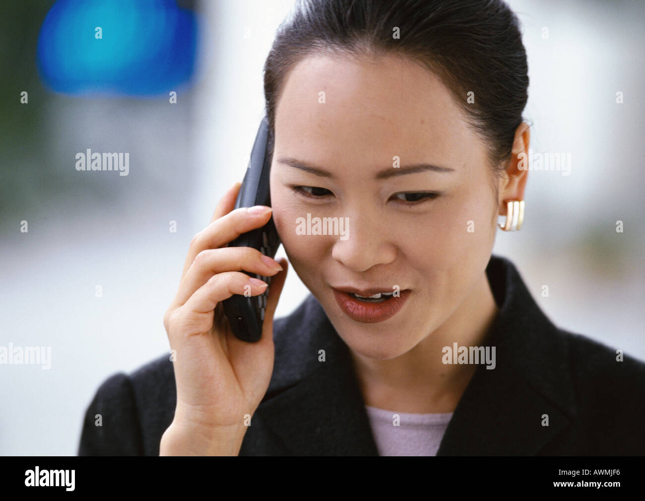 Heads down phone hi-res stock photography and images - Alamy