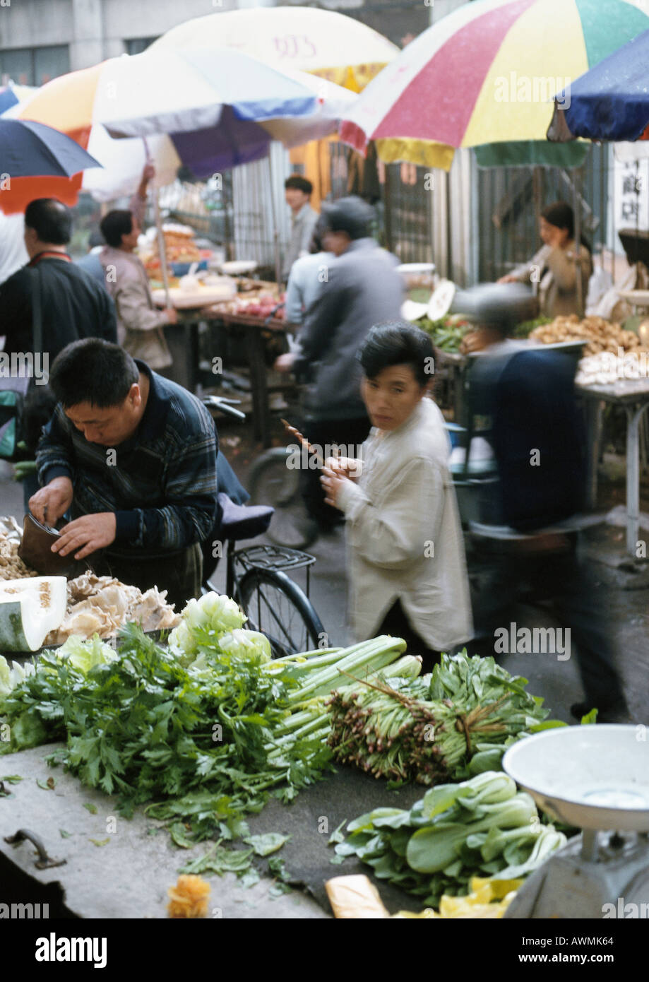 Man buys fresh produce hi-res stock photography and images - Alamy