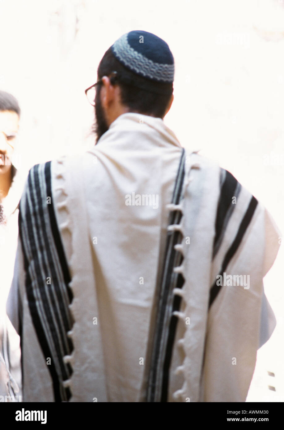 Religious jewish man wearing tallis hi-res stock photography and images ...