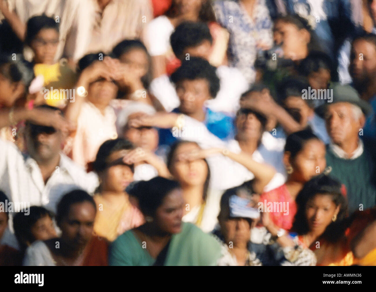 Crowd shielding eyes hi-res stock photography and images - Alamy