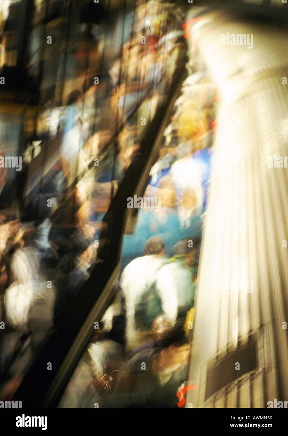 Crowd crowded platform platforms hi-res stock photography and images ...