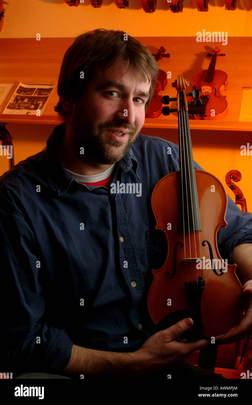 Custom made violin hi-res stock photography and images - Alamy