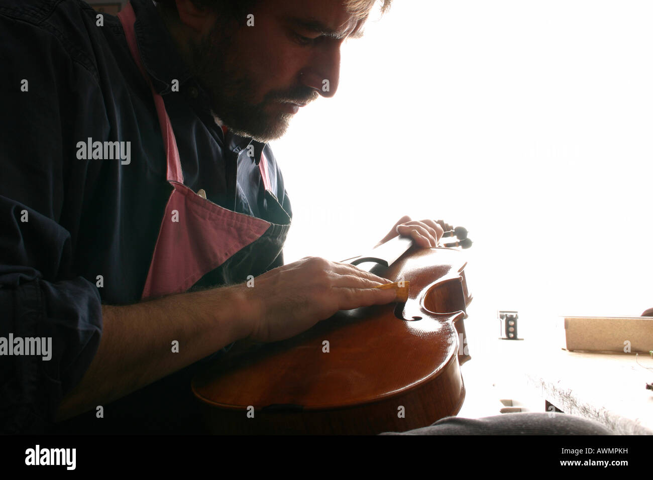 Violin work maker wood hi-res stock photography and images - Alamy