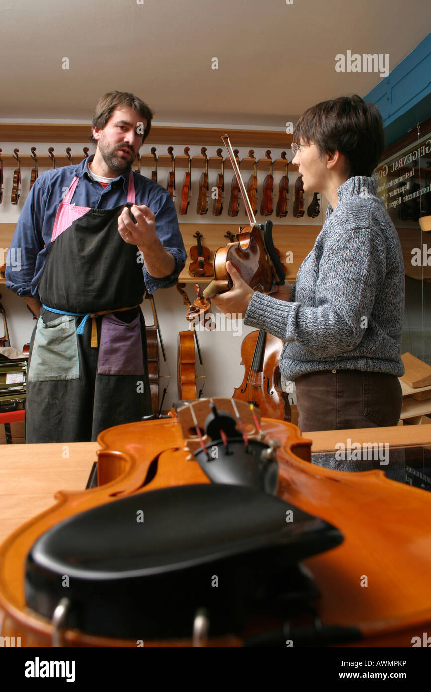 Female violin maker hi-res stock photography and images - Alamy
