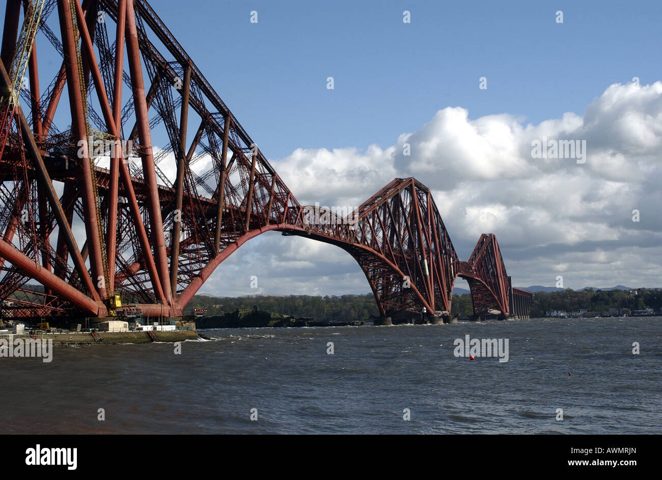 Painting the forth bridge hi-res stock photography and images - Alamy