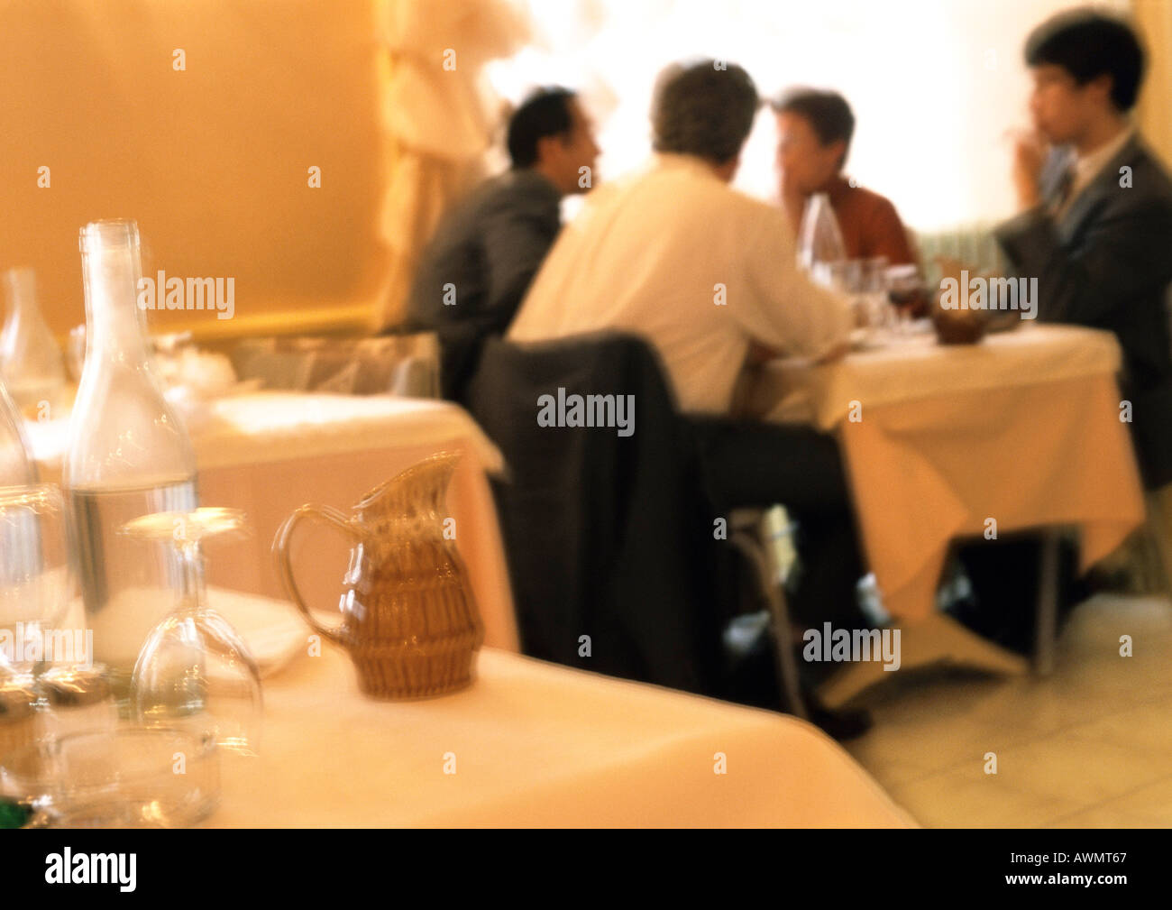 Casual dining group restaurants hi-res stock photography and images - Alamy