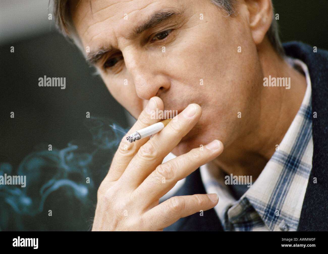 Man smoking cigarette, close up Stock Photo - Alamy