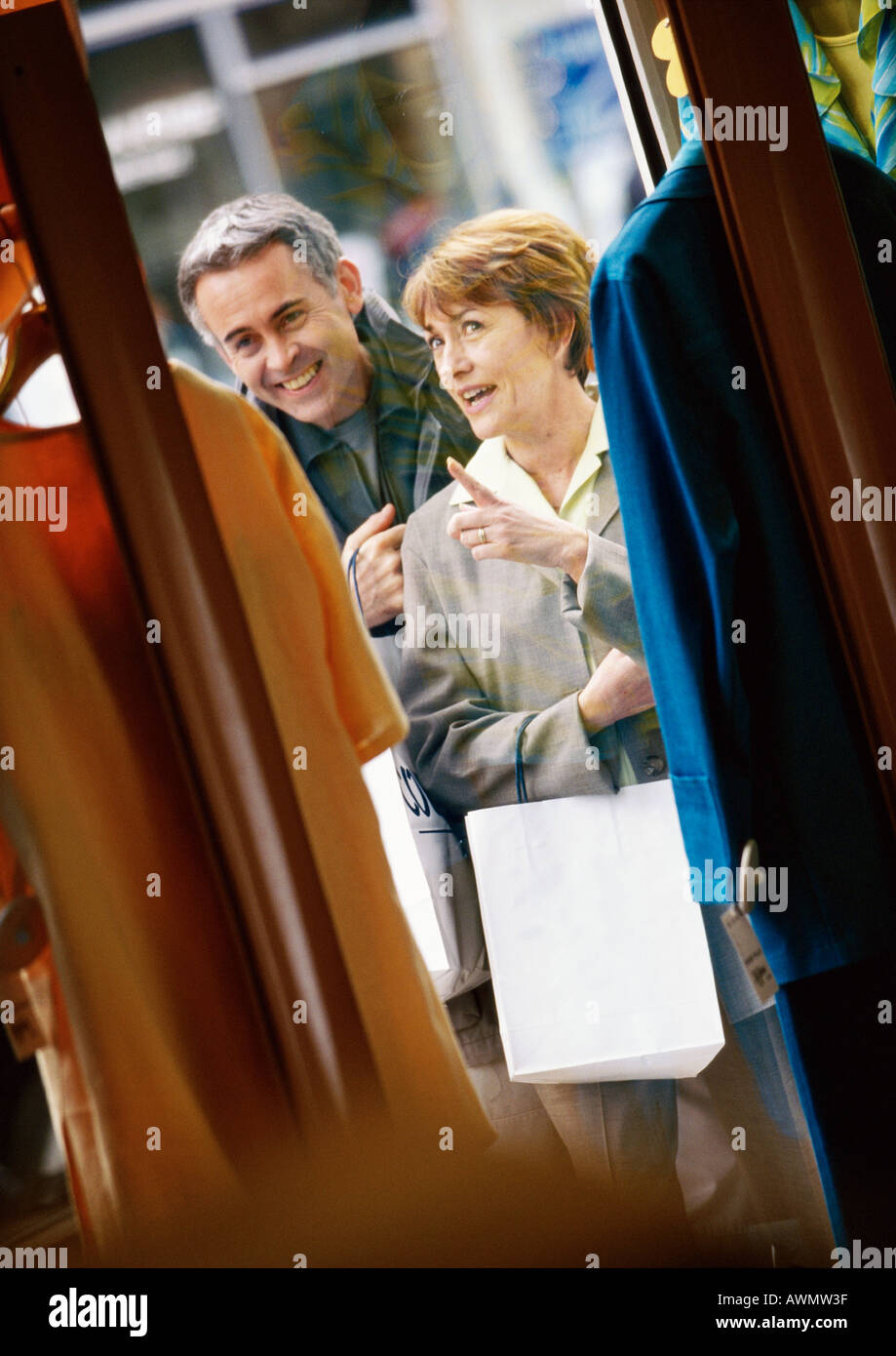 Woman shop clothes forties hi-res stock photography and images - Alamy