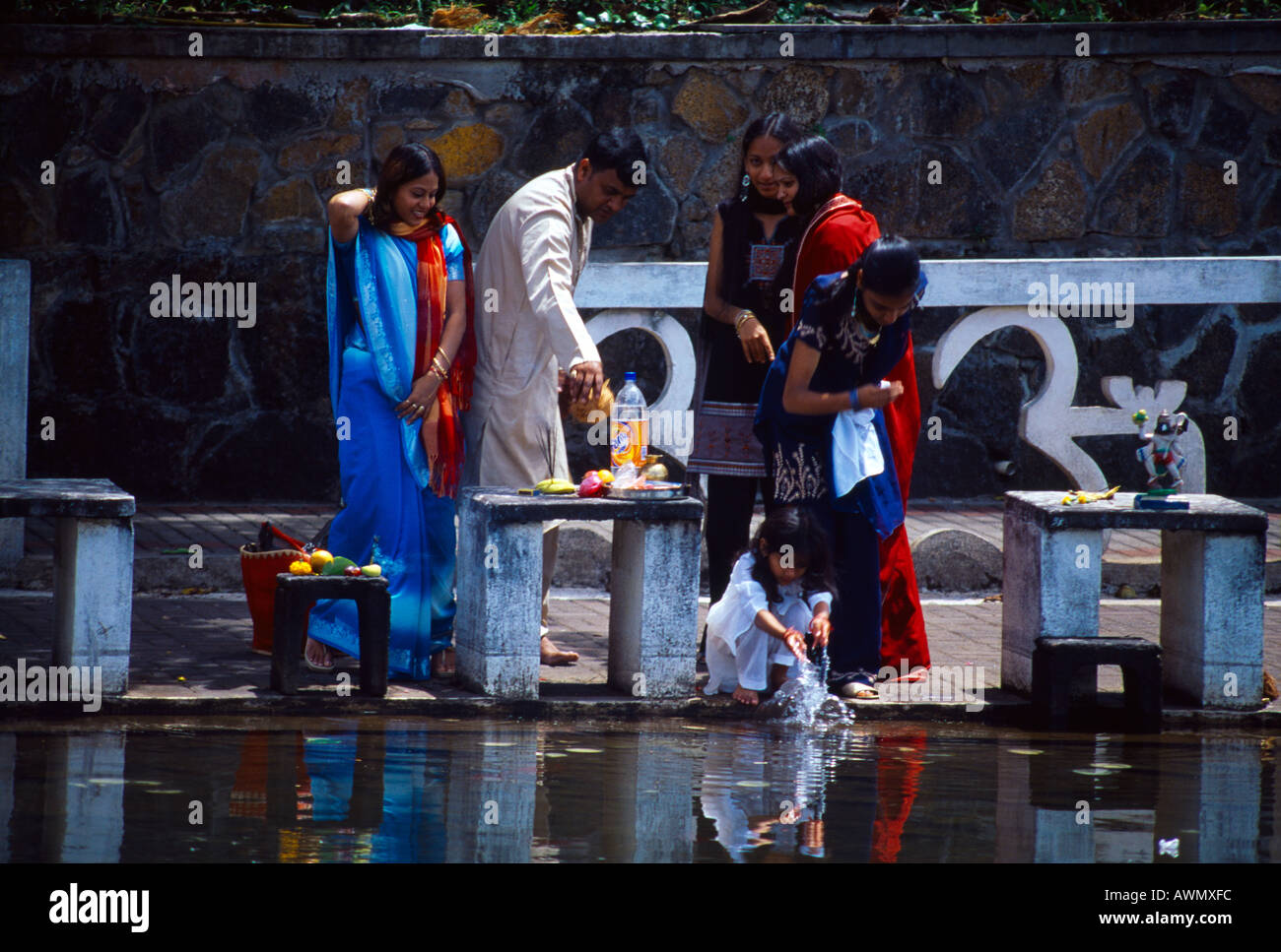 Grand Bassin Mauritius Hindu Family Worshipping at Lake Stock Photo - Alamy