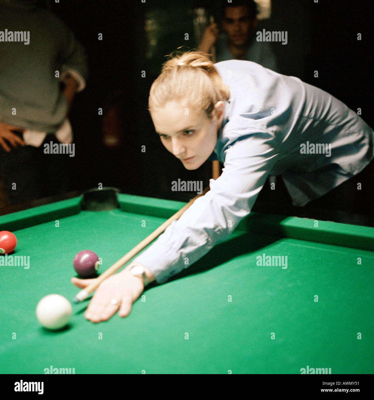 Two women shooting pool hi-res stock photography and images - Alamy
