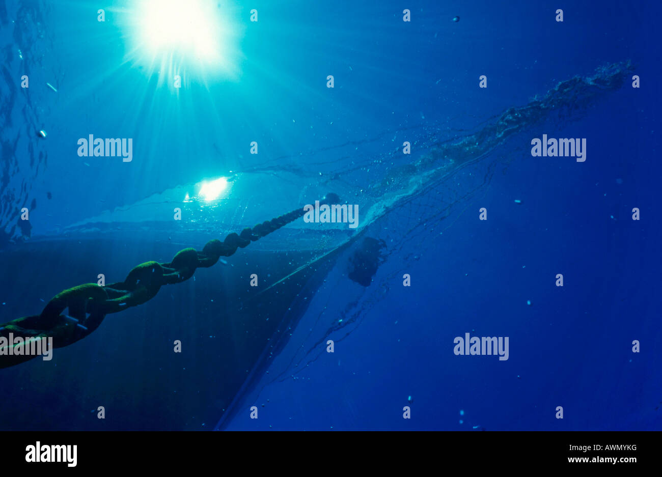 Anchor chain underwater hi-res stock photography and images - Alamy