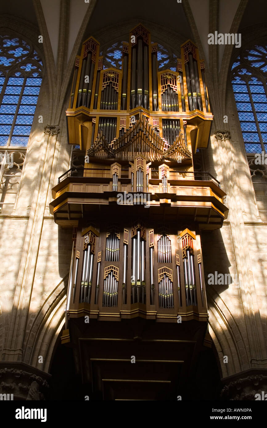 Medieval stained glass making hi-res stock photography and images - Alamy