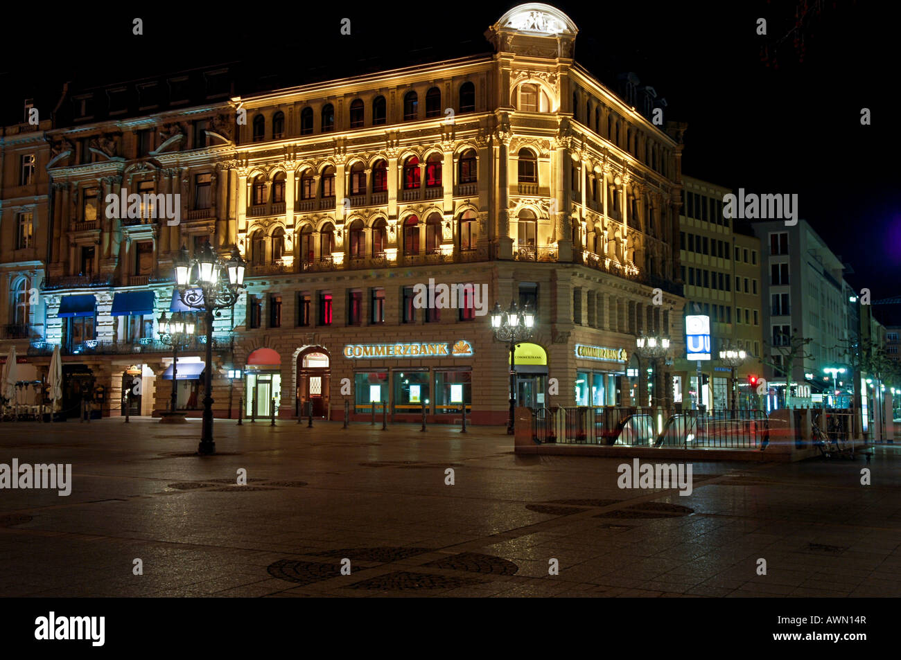 Square platz opernplatz hi-res stock photography and images - Alamy