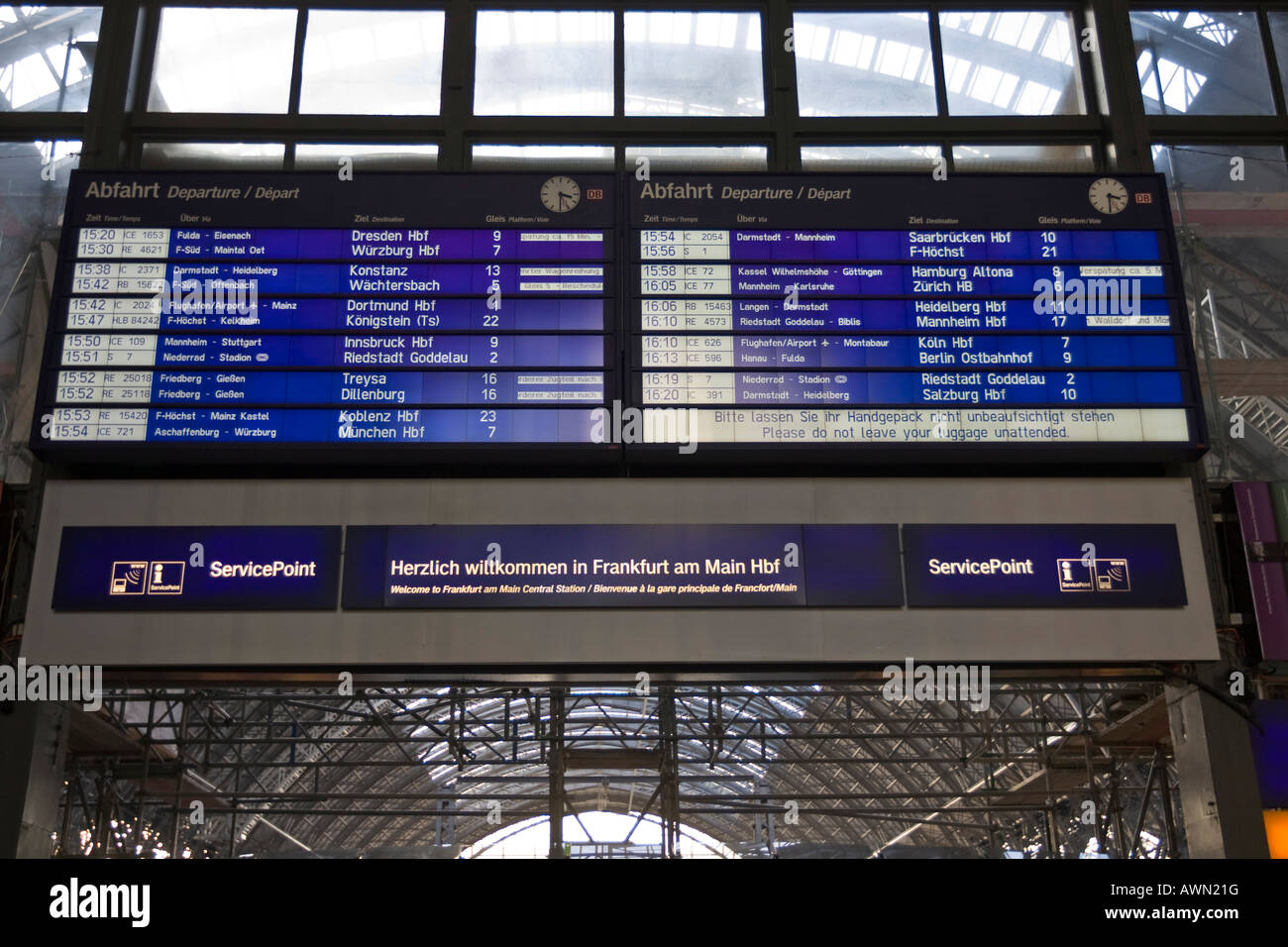 Concourse with signs hi-res stock photography and images - Alamy