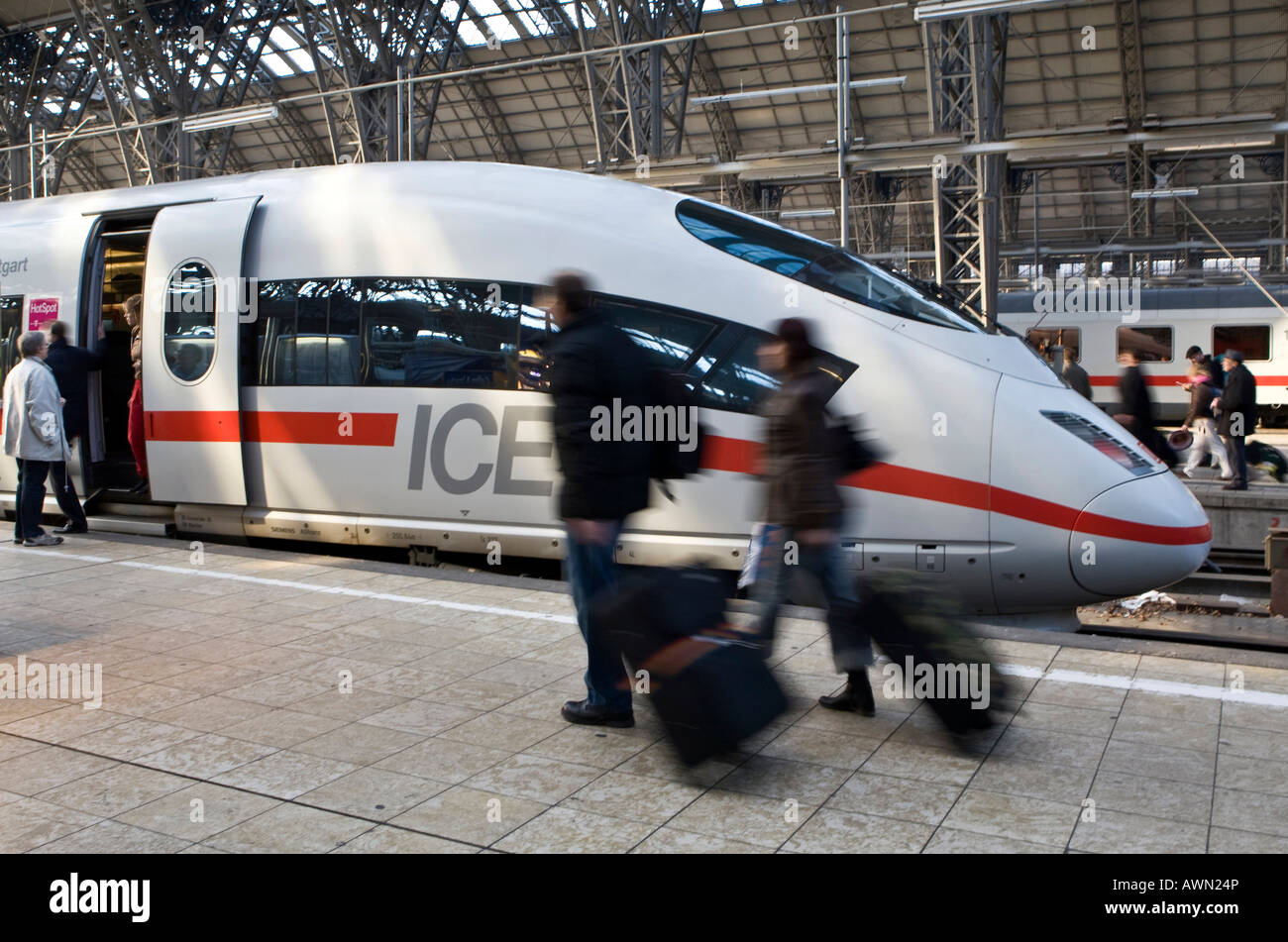 Modern speed train standing hi-res stock photography and images - Alamy