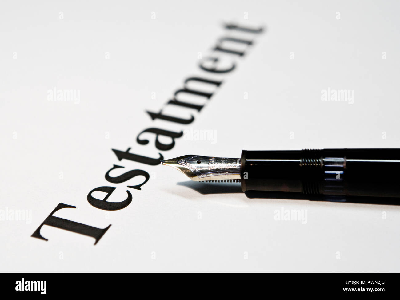 Fountain pen laying on a will Stock Photo - Alamy