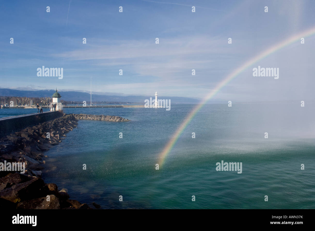 Fountain lake jetty hi-res stock photography and images - Alamy