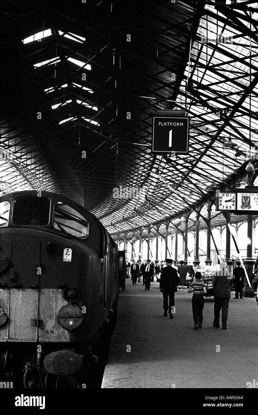 Euston station 1960s hi-res stock photography and images - Alamy