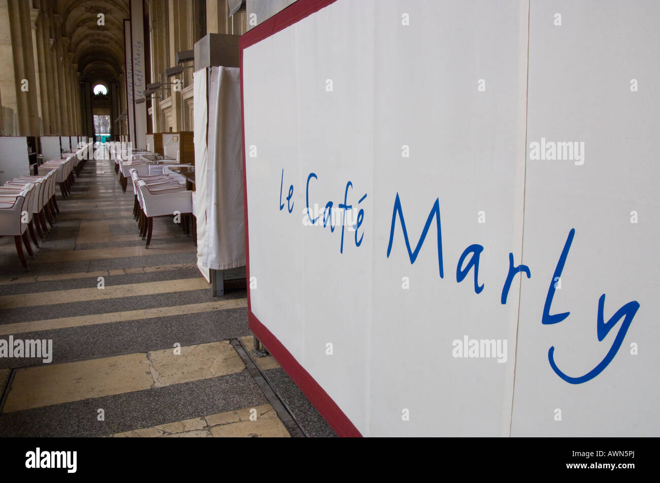 Colonnade du louvre hi-res stock photography and images - Alamy