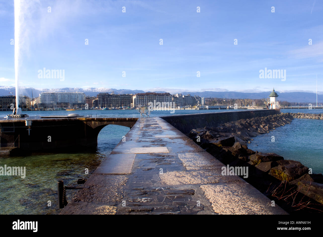 Fountain lake jetty hi-res stock photography and images - Alamy