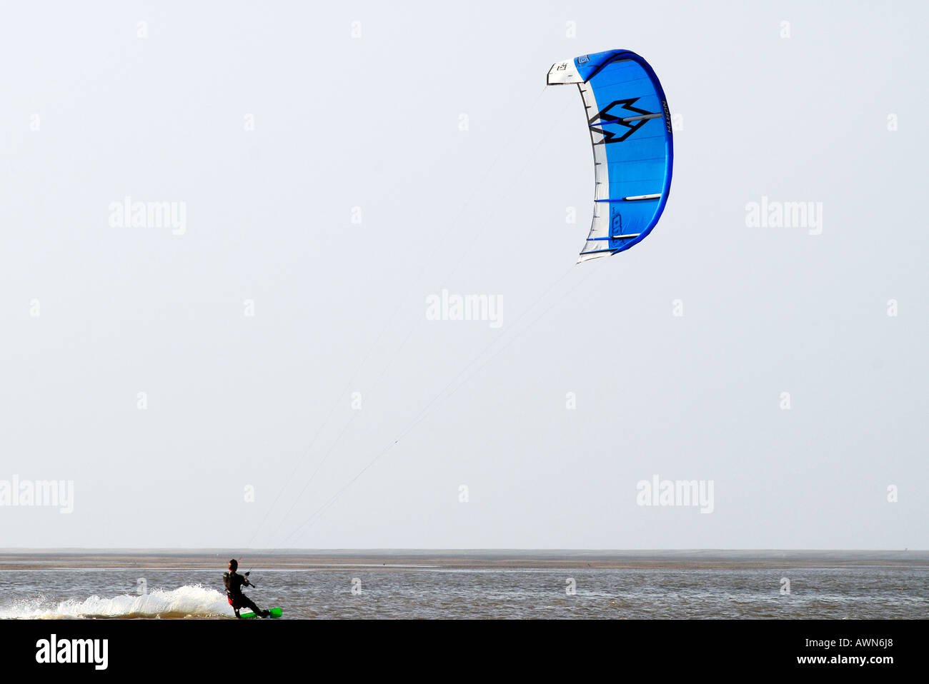 Kite canopy hi-res stock photography and images - Alamy