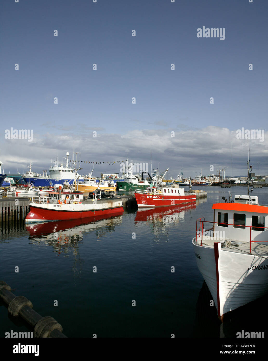 Harbour fishing boat ships boats hi-res stock photography and images ...