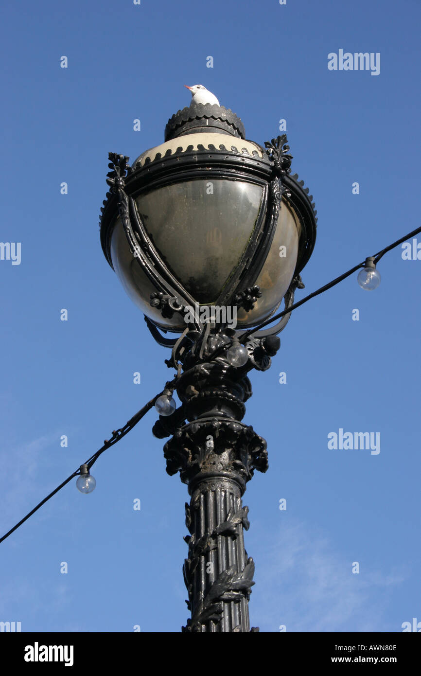 Victorian lamp post london hi-res stock photography and images - Alamy