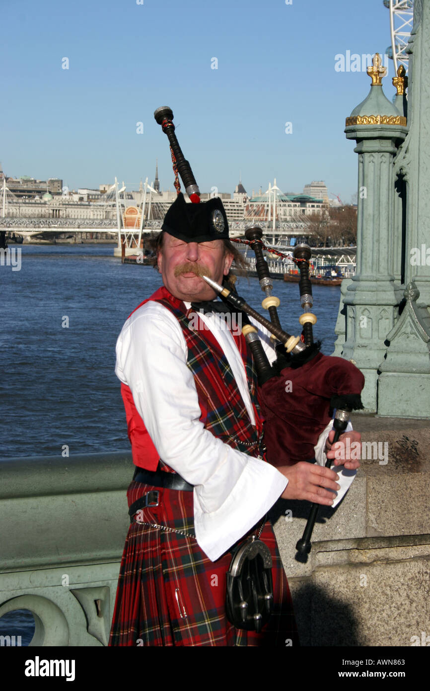 London bagpipes hi-res stock photography and images - Alamy