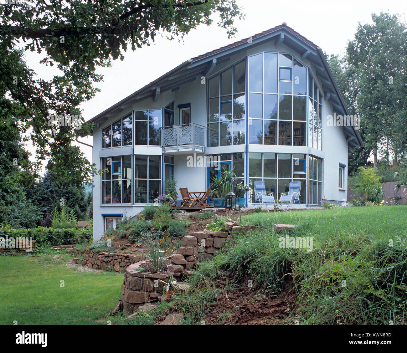 Modern home exterior hi-res stock photography and images - Alamy
