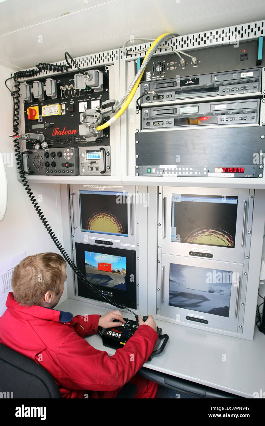 Umbilical Cable High Resolution Stock Photography and Images - Alamy