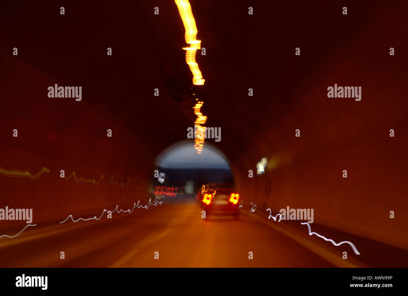 Cars in a tunnel, wiper effect, time exposure, Autobahn A71, Bamberg ...