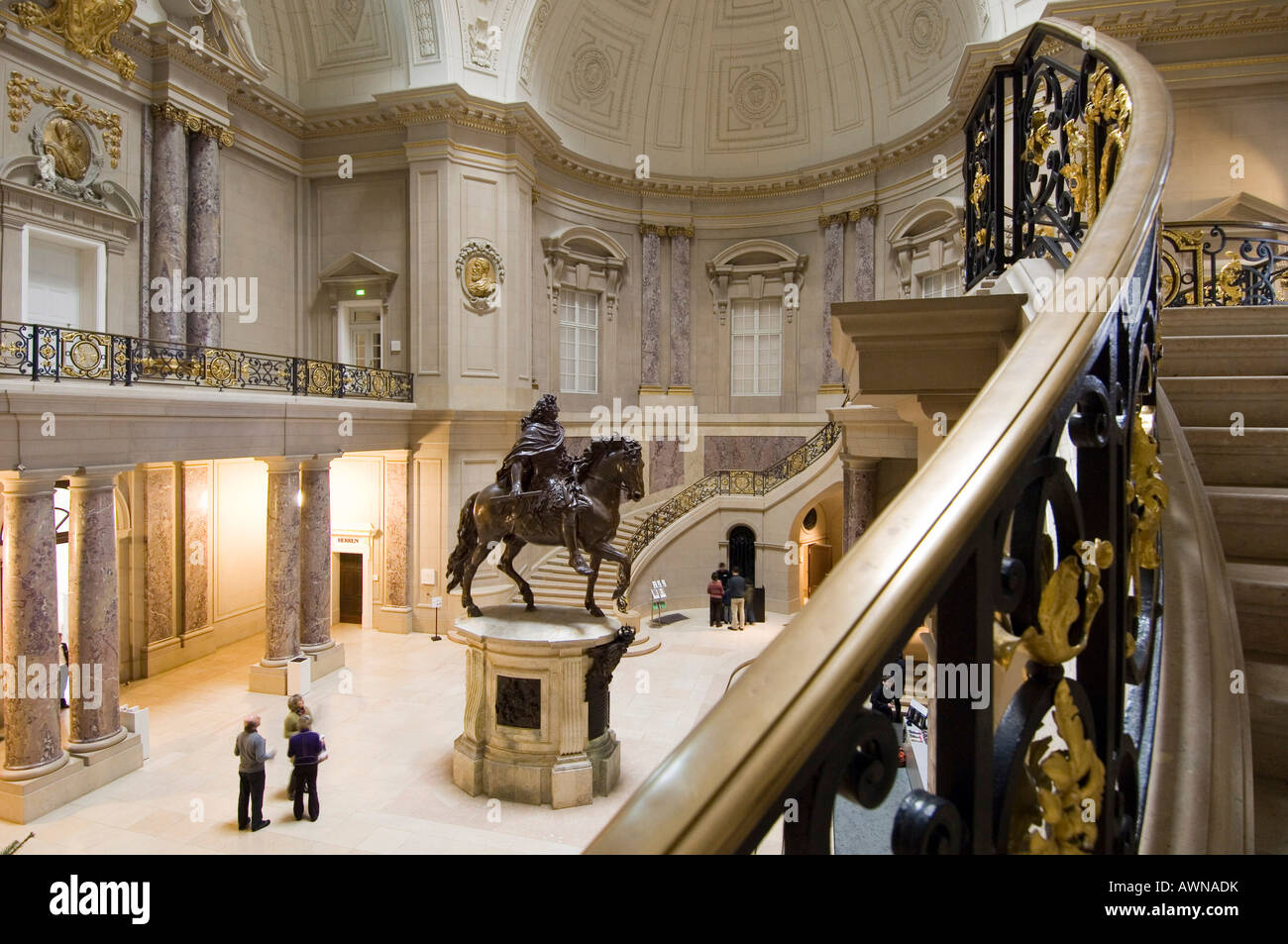 Foyer eingangshalle hi-res stock photography and images - Alamy