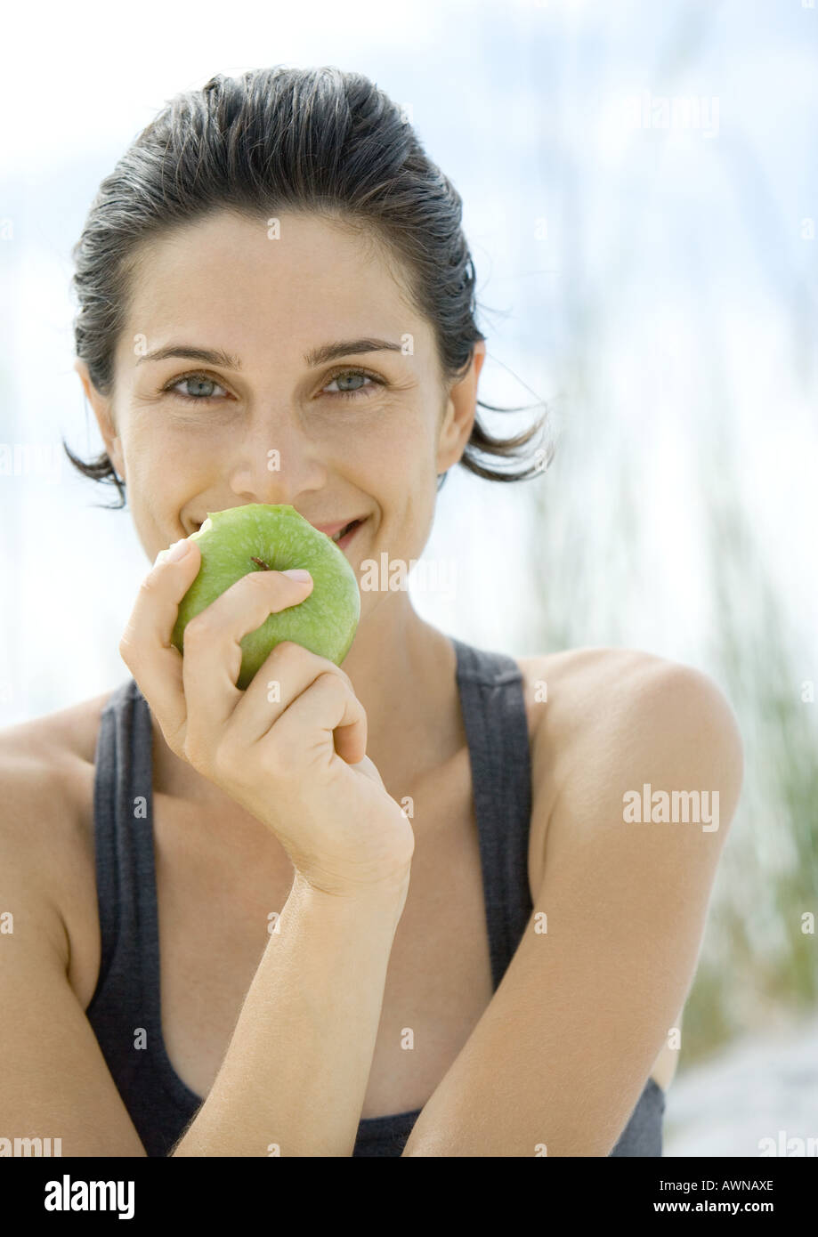 Outdoor workout snacking hi-res stock photography and images - Alamy