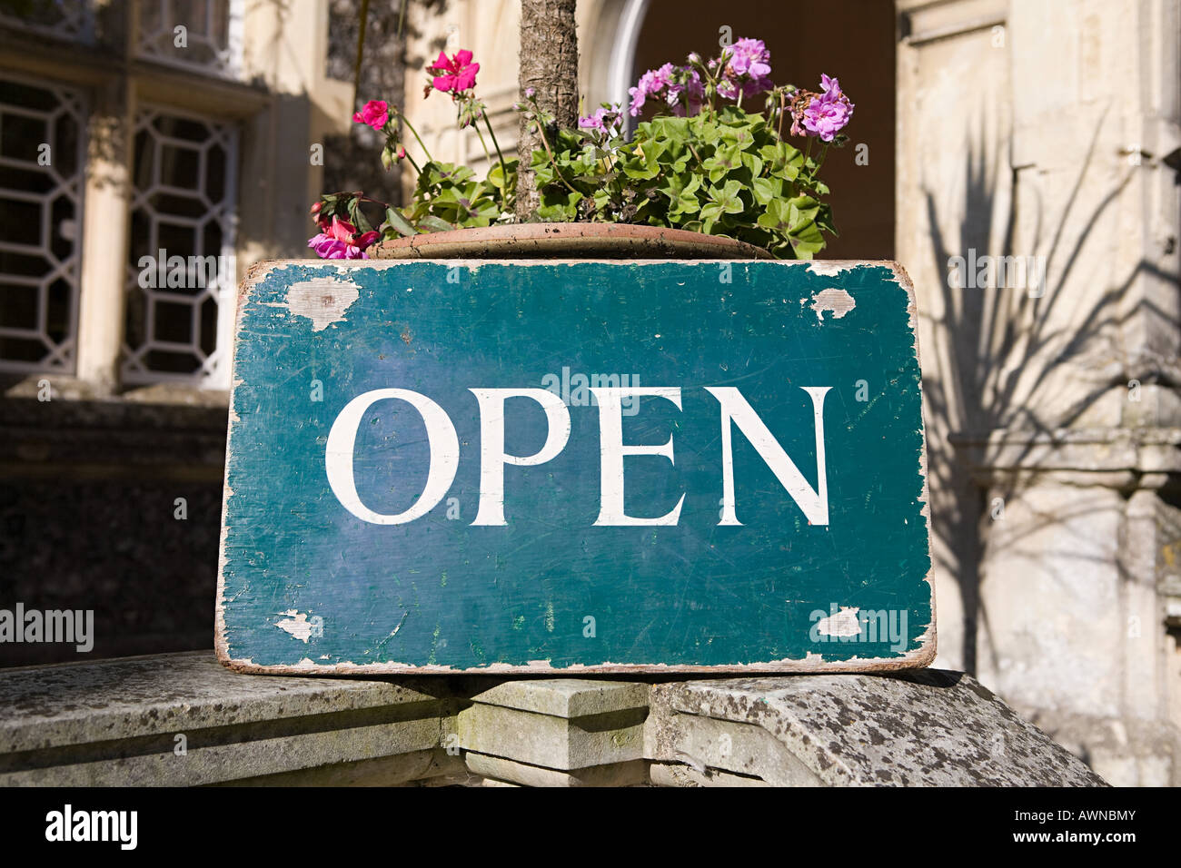 Church open sign hi-res stock photography and images - Alamy