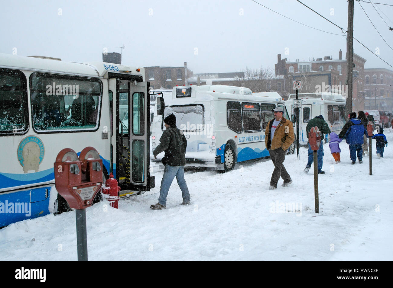 Pedestrians and bus hi-res stock photography and images - Alamy