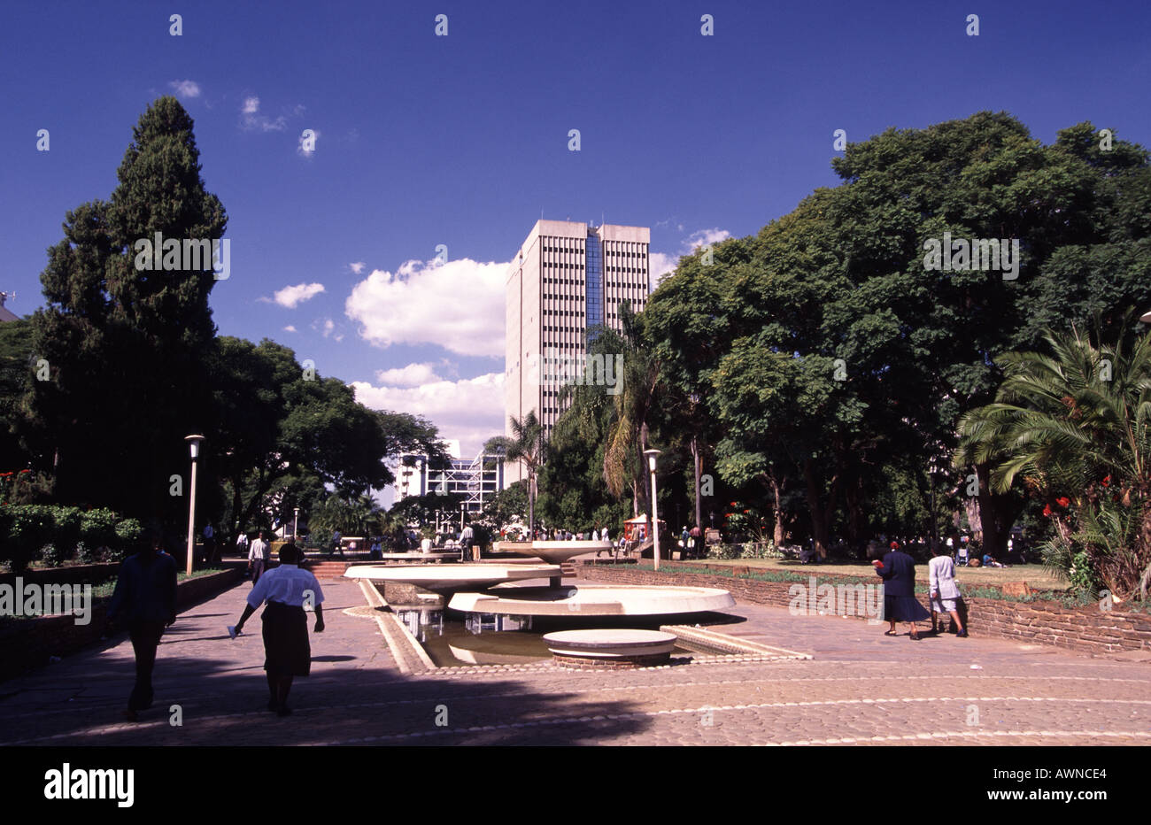 Streets of harare hi-res stock photography and images - Alamy