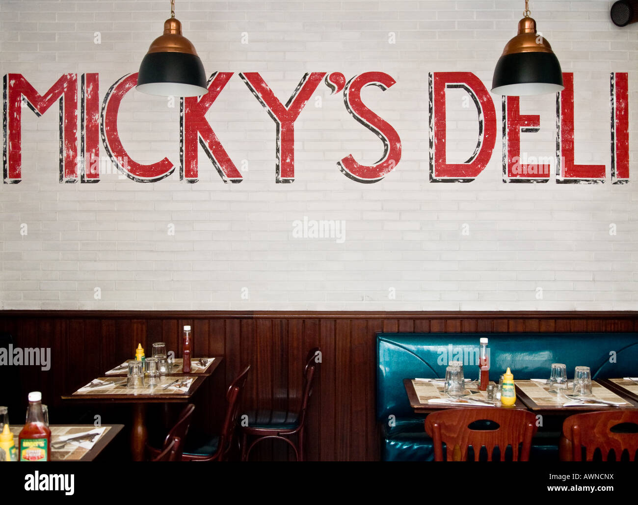 Deli in paris hi-res stock photography and images - Alamy