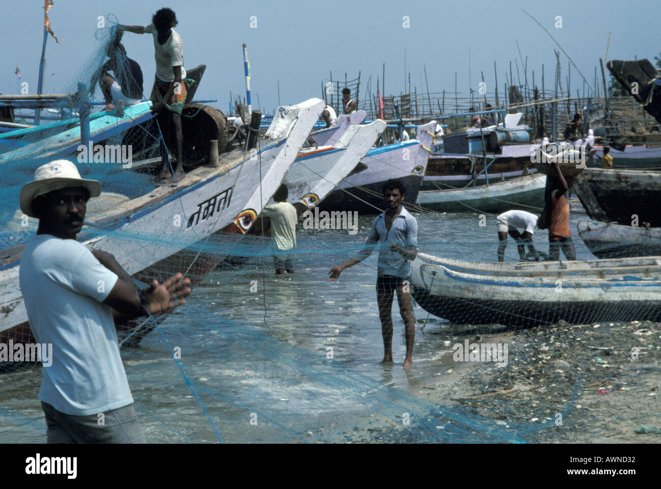 Fishing mumbai india hi-res stock photography and images - Alamy