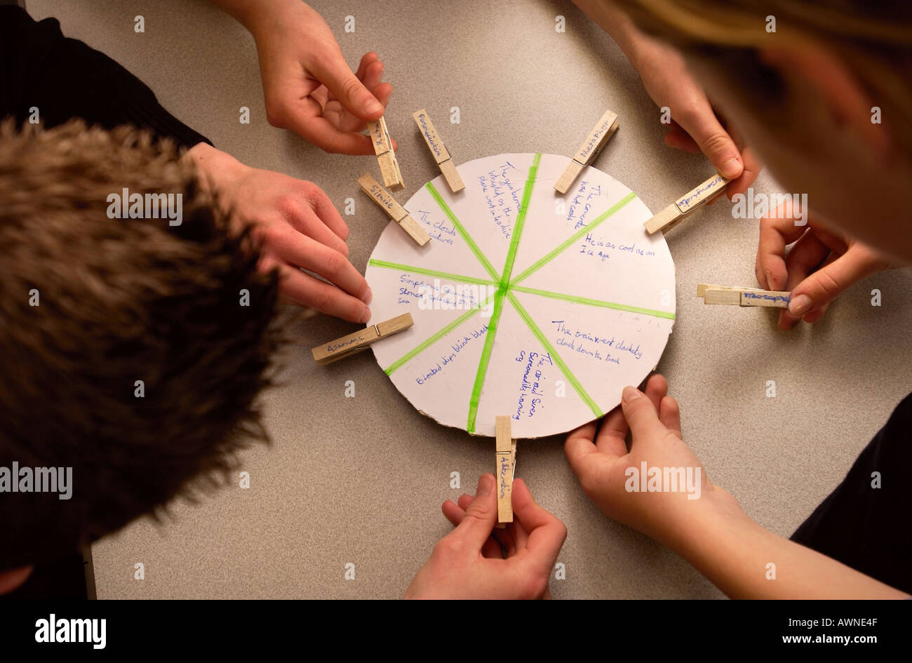 Focus students group round hi-res stock photography and images - Alamy