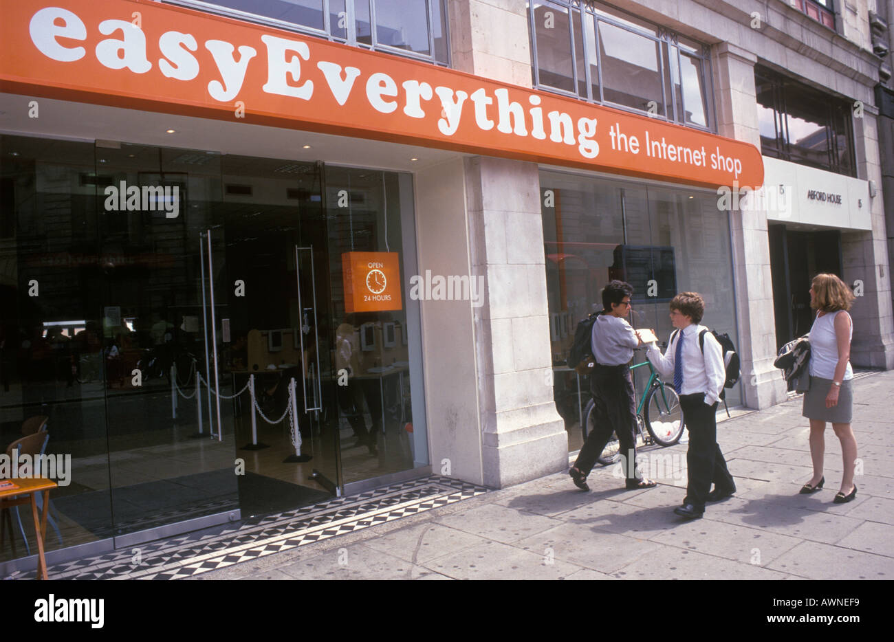 Exterior of the Easy Everything Internet café shop in Victoria London ...