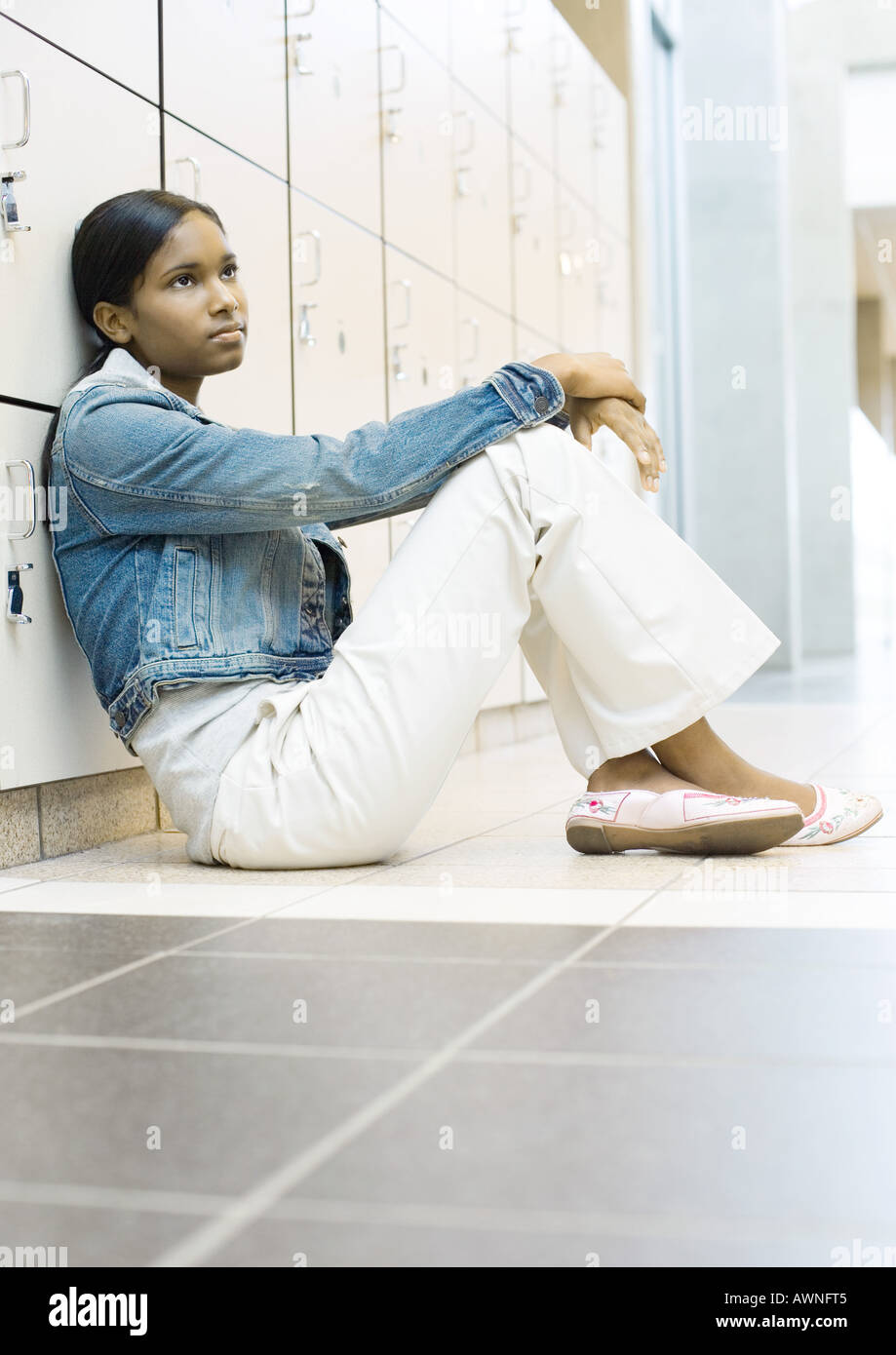 Girl leaning on lockers hi-res stock photography and images - Alamy