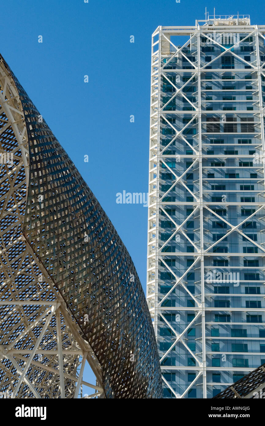 Hotel arts barcelona fish sculpture hi-res stock photography and images ...