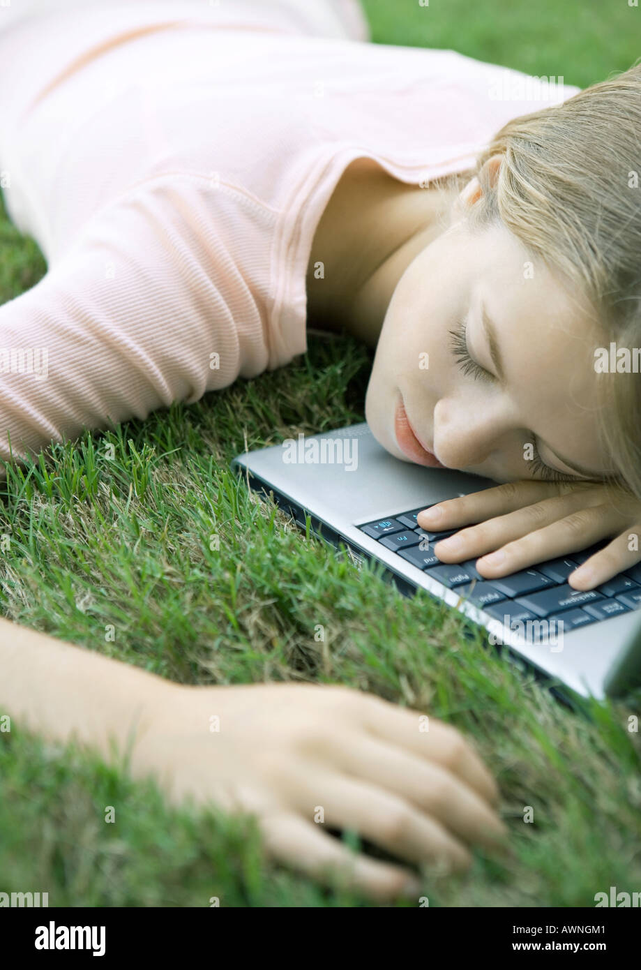 Girl keyboards computer hi-res stock photography and images - Alamy