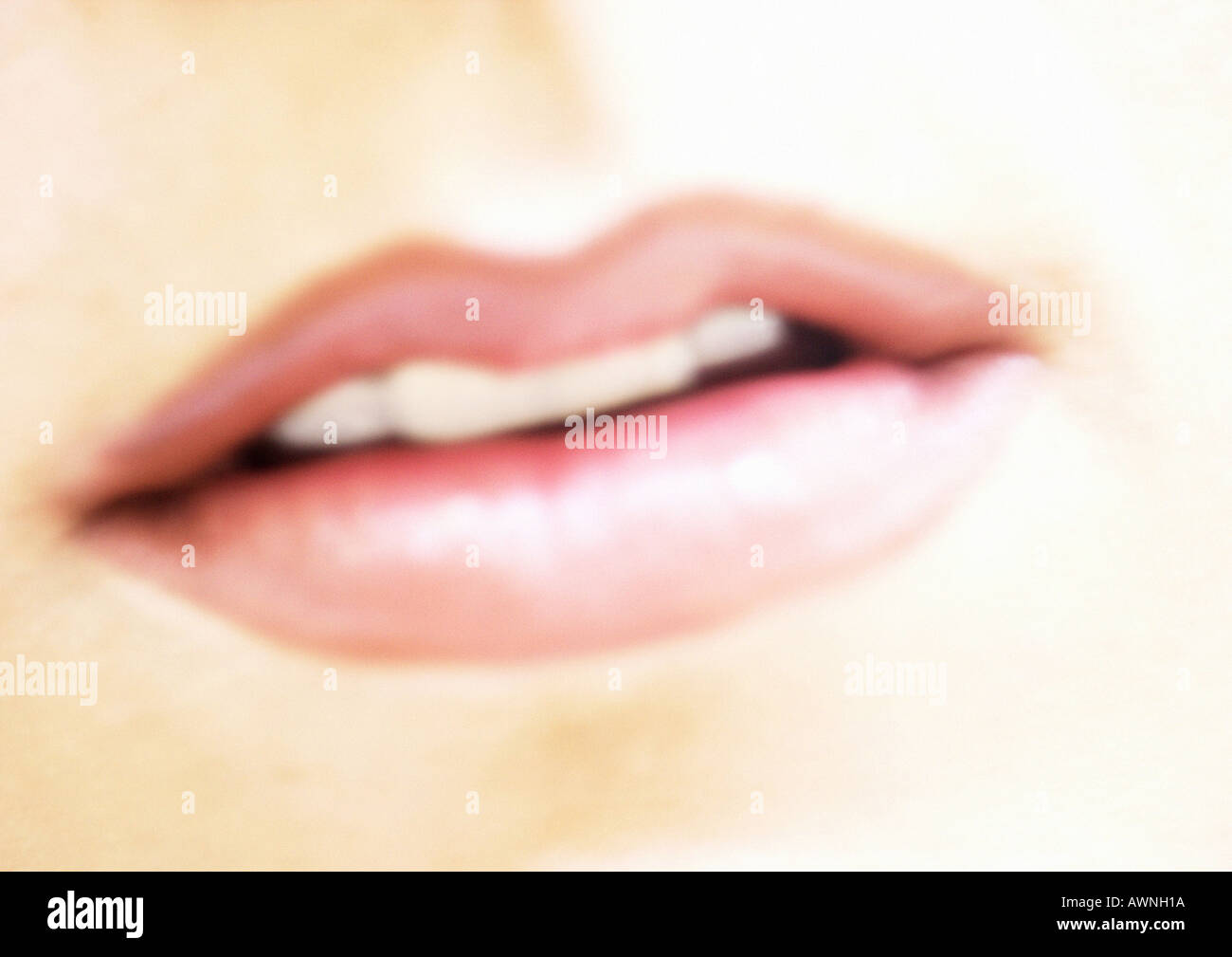 Mouths parted hi-res stock photography and images - Alamy