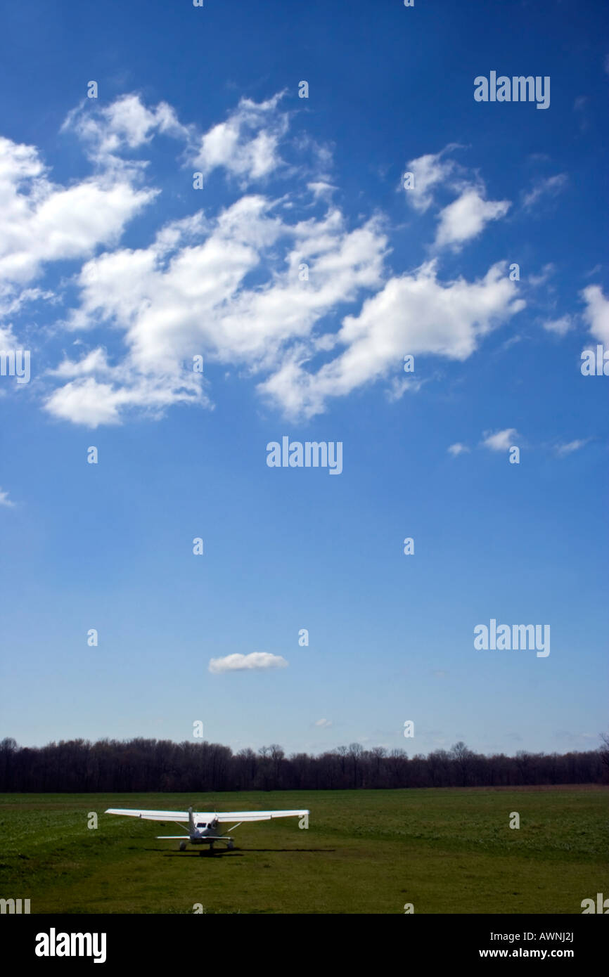 Airplane field hi-res stock photography and images - Alamy