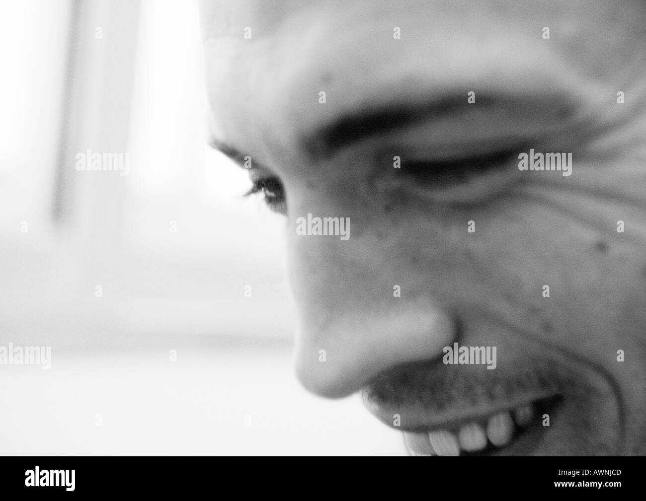 Man smiling, close up of face, black and white Stock Photo - Alamy