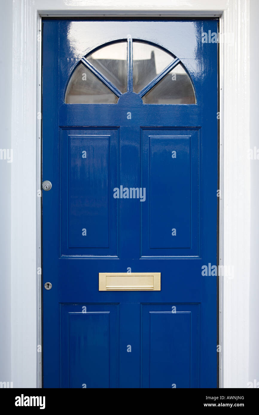 Front the door hi-res stock photography and images - Alamy