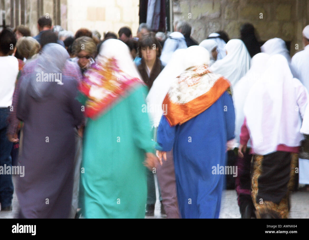 Arab women crowded street hi-res stock photography and images - Alamy
